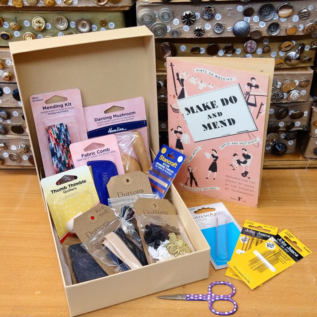 Skills Set - Make Do and Mend Repair Kit - Duttons for Buttons